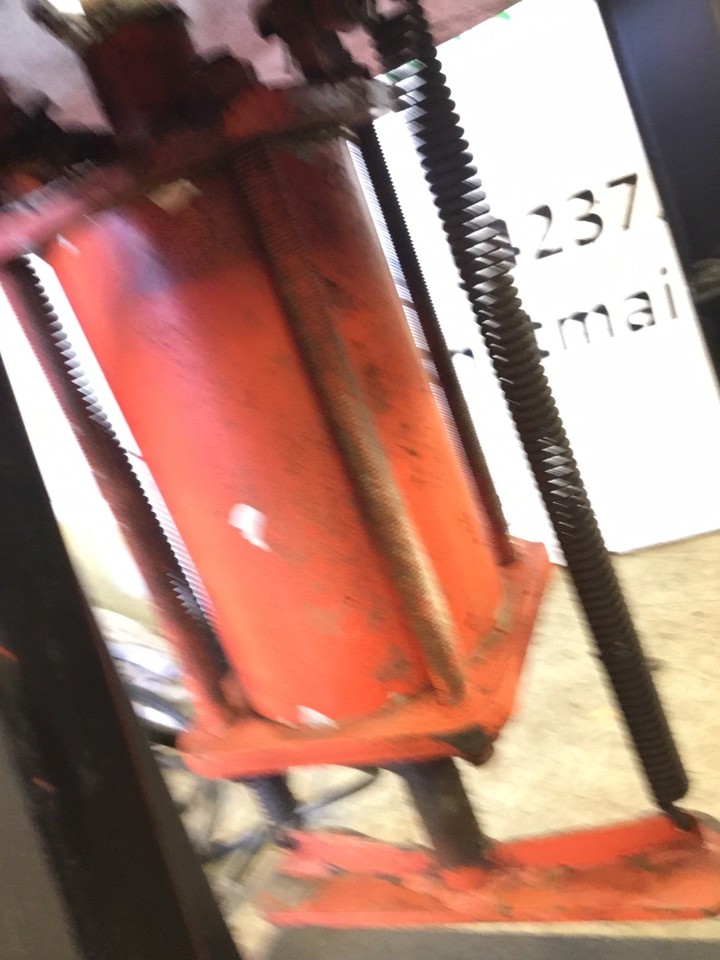 Manual Tyre Fitting Machine With Original Tyre Lever/Bar-Fully Working ...