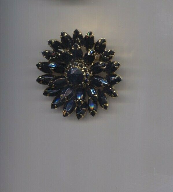BLACK vintage prong set flower pin - Gem