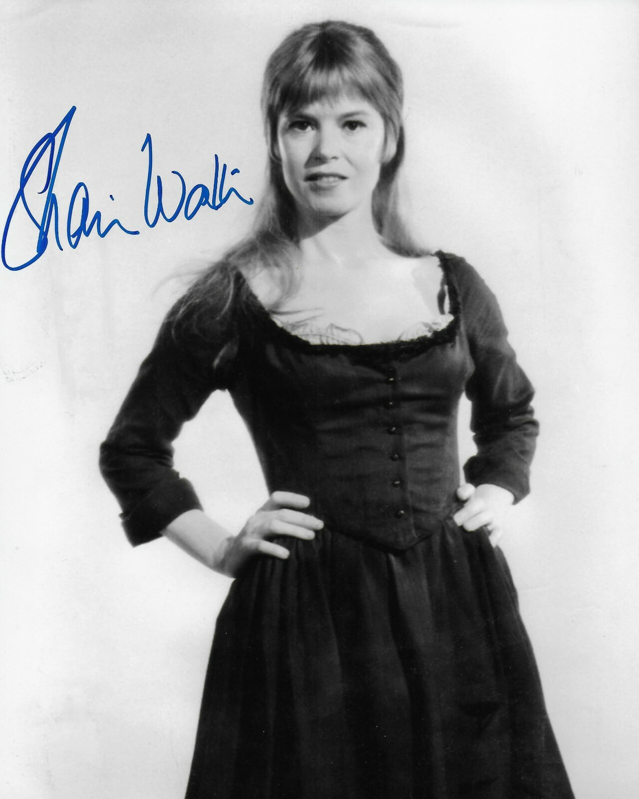 Shani Wallis Signed Photo - Nancy from Lional Bart's Oliver! (1968 ...
