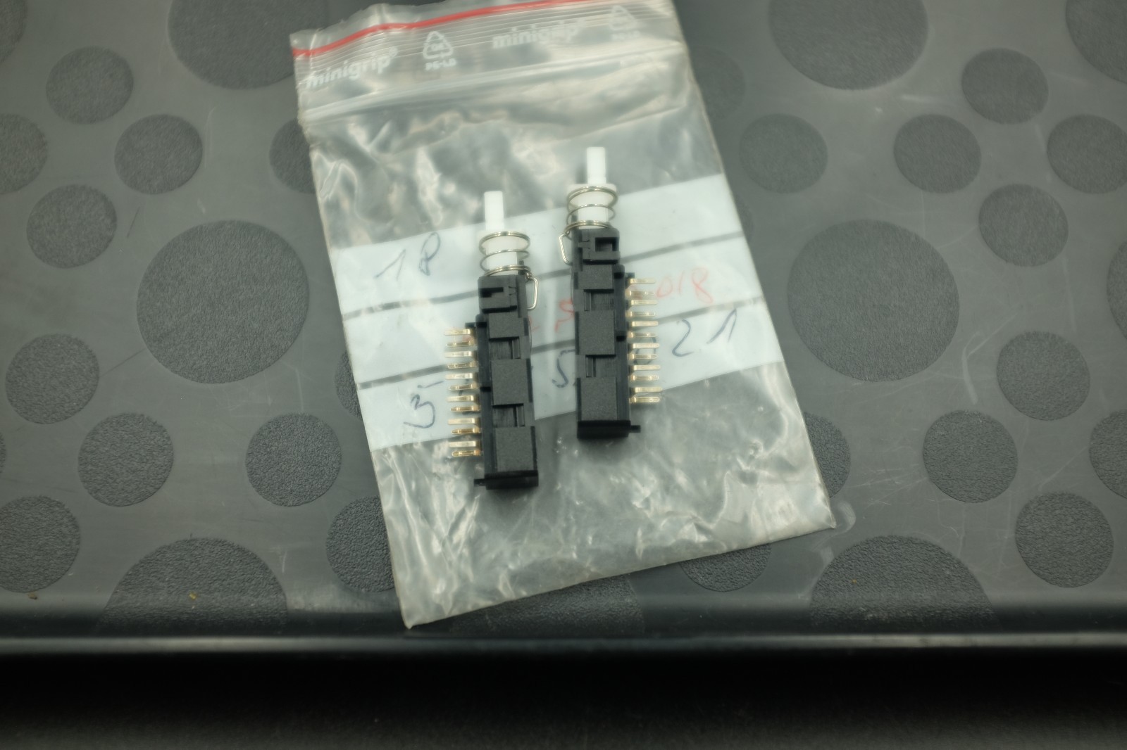 PAIR OF STUDER 55.15.0021 Push-Button Switch 1x4U lock A961 A962 A963 ...