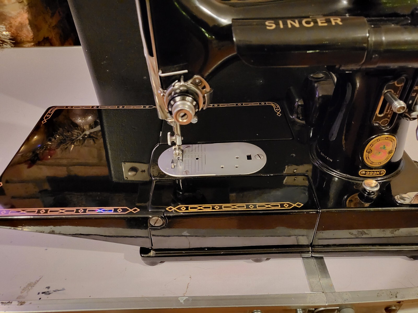 Superb RED S Singer 222K Featherweight Sewing Machine little used ...