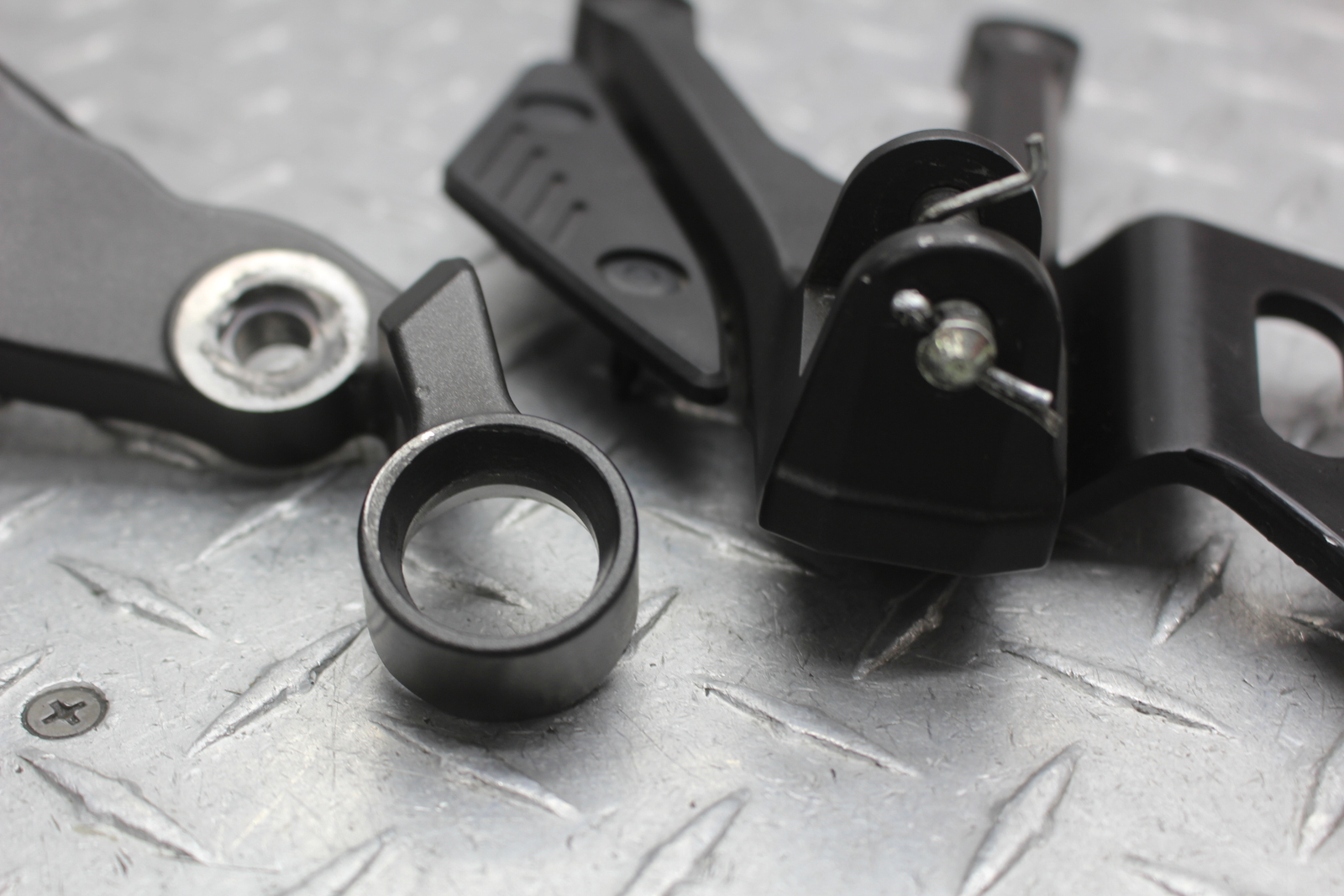 2013 YAMAHA YZF R6 LEFT/RIGHT FRONT FOOT REST PEG STEP BRACKETS | eBay