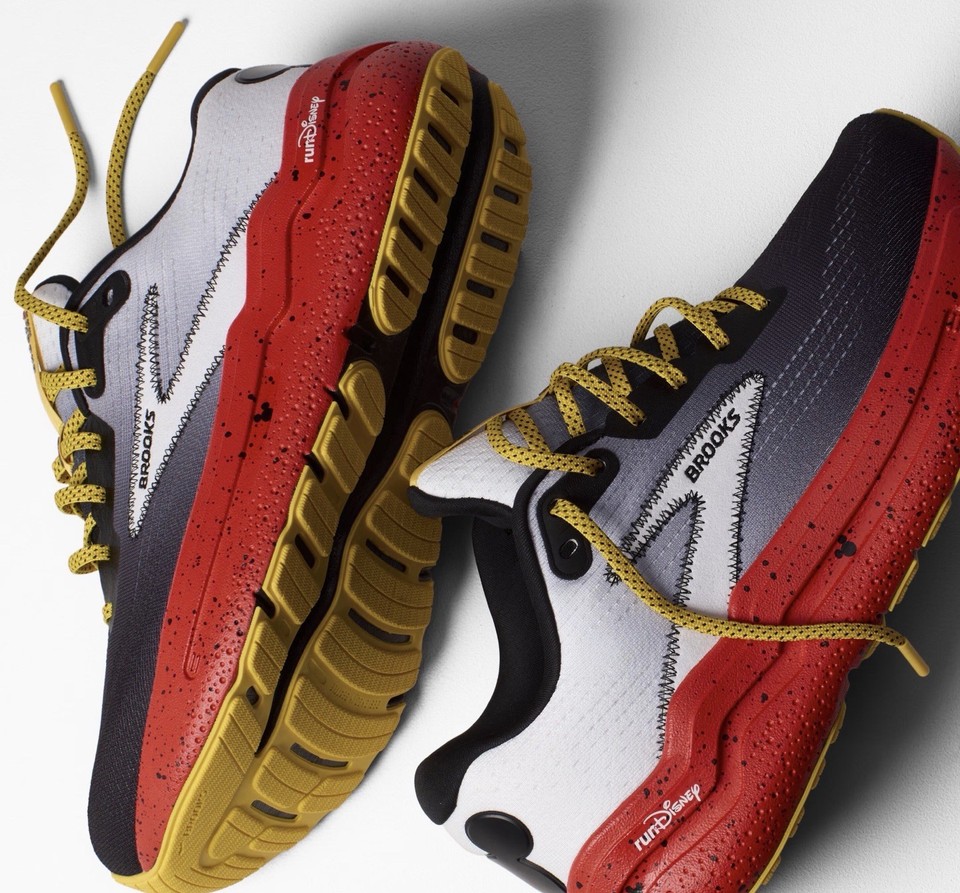 Run Disney Brooks Ghost Max 2 Mickey Mouse Mens Size 11.5 | eBay