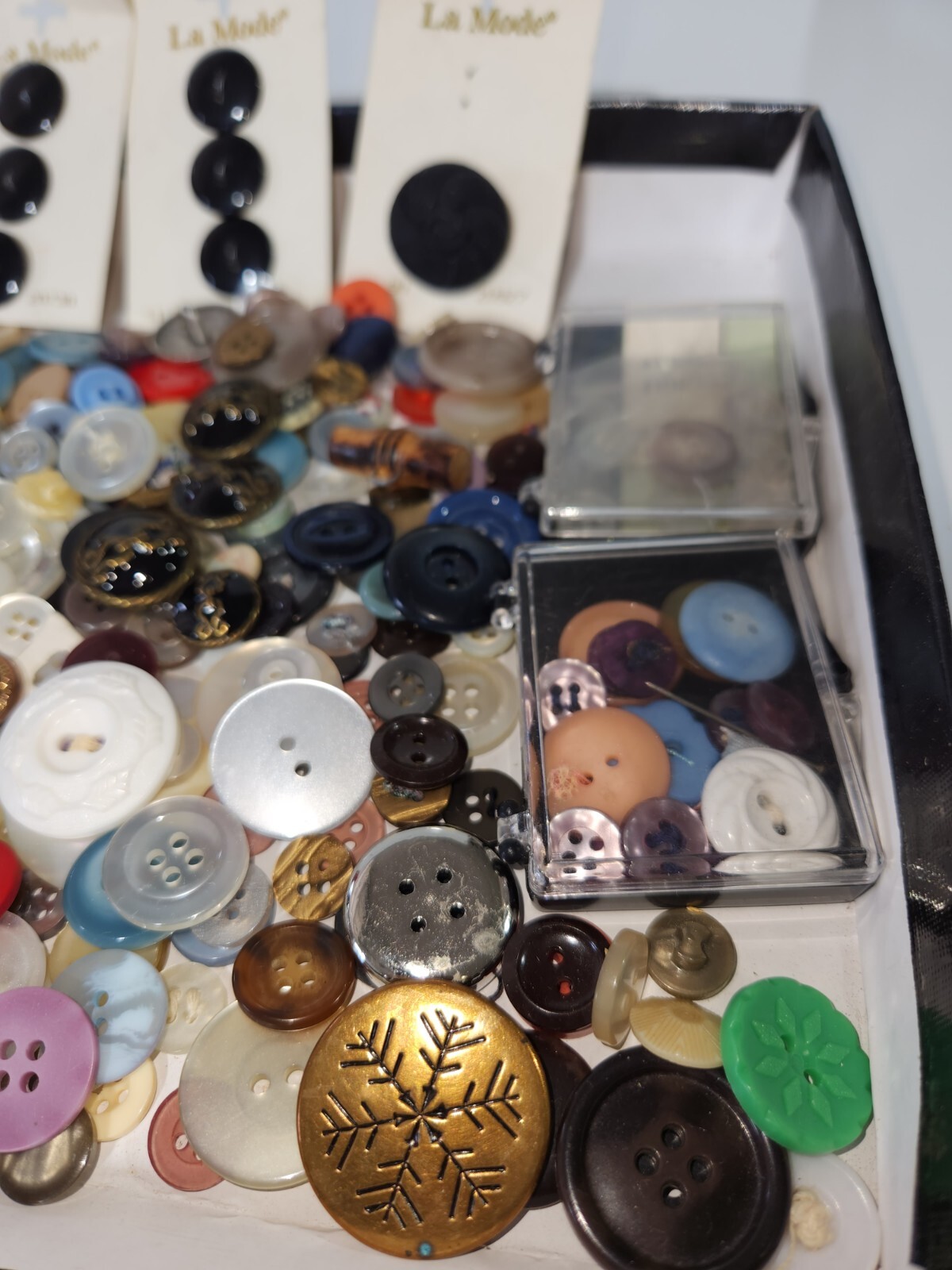 3/4 Pound Vintage Buttons Variety Metal Plastic Mother Of Pearl New LaMode & Use | eBay