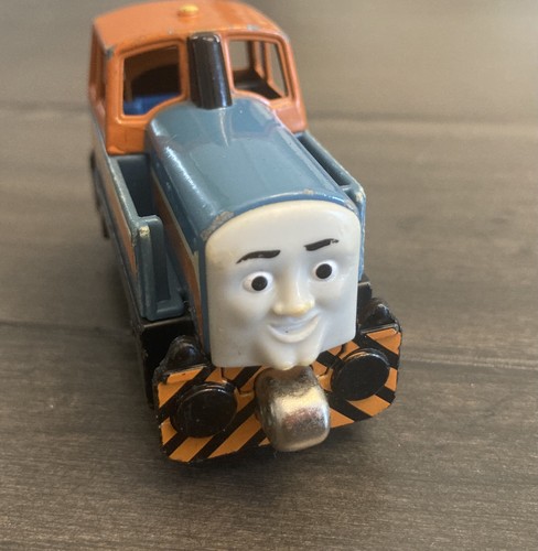 Thomas Take Along N Play Diecast Metal Den Train Vehicle Magnetic 2010 ...