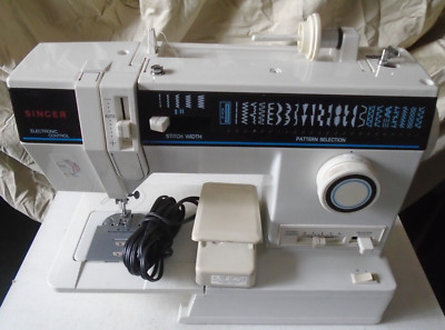 Singer 4572 Automatic One Step Buttonhole Sewing Machine FOR PARTS ONLY ...