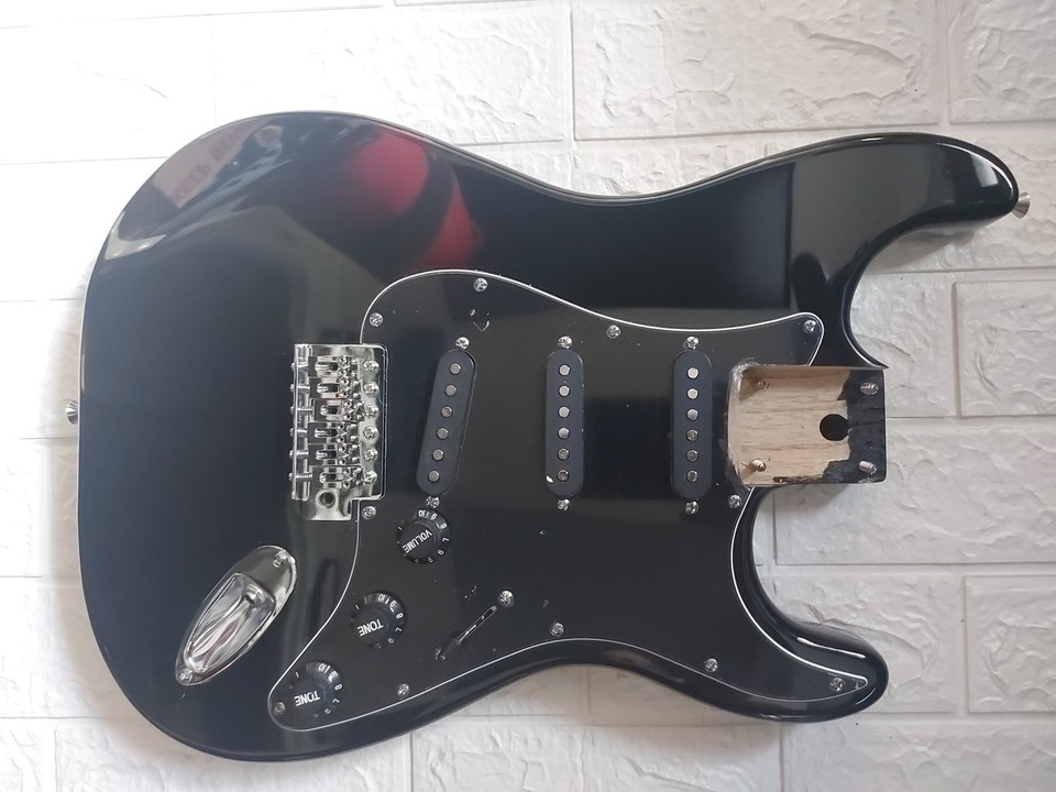 NEW LOADED STRAT BODY STRATOCASTER BLACK W/ BLACK PICKGUARD. FAST ...