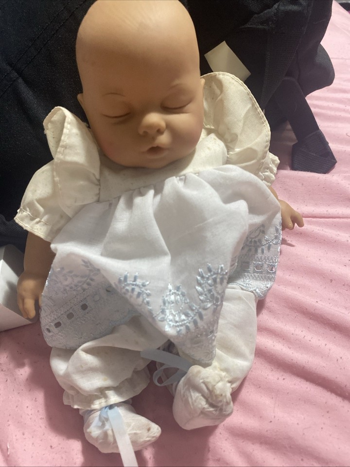 Lissi sleeping baby doll knob on back and head moves | eBay