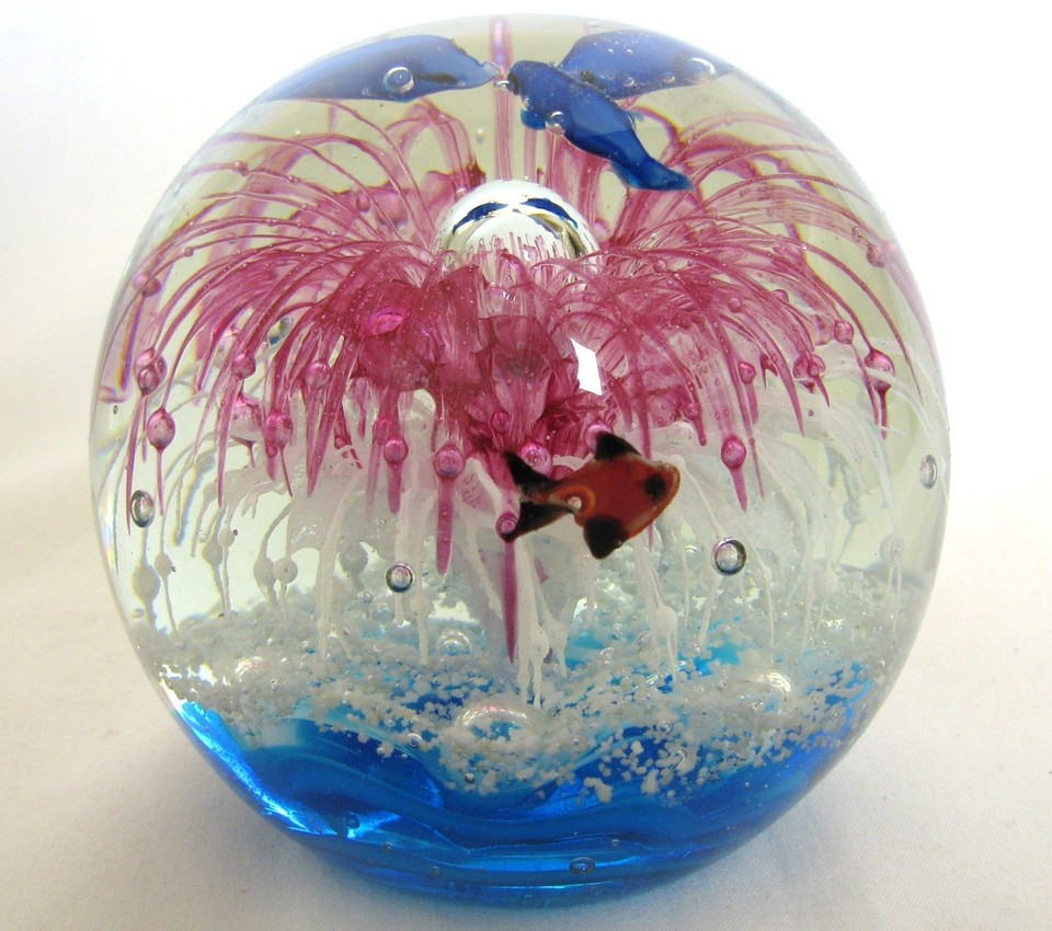 GLOW IN DARK FISH+UNDER WATER ART PIECE GLASS WORK GLOBE PAPERWEIGHT ...