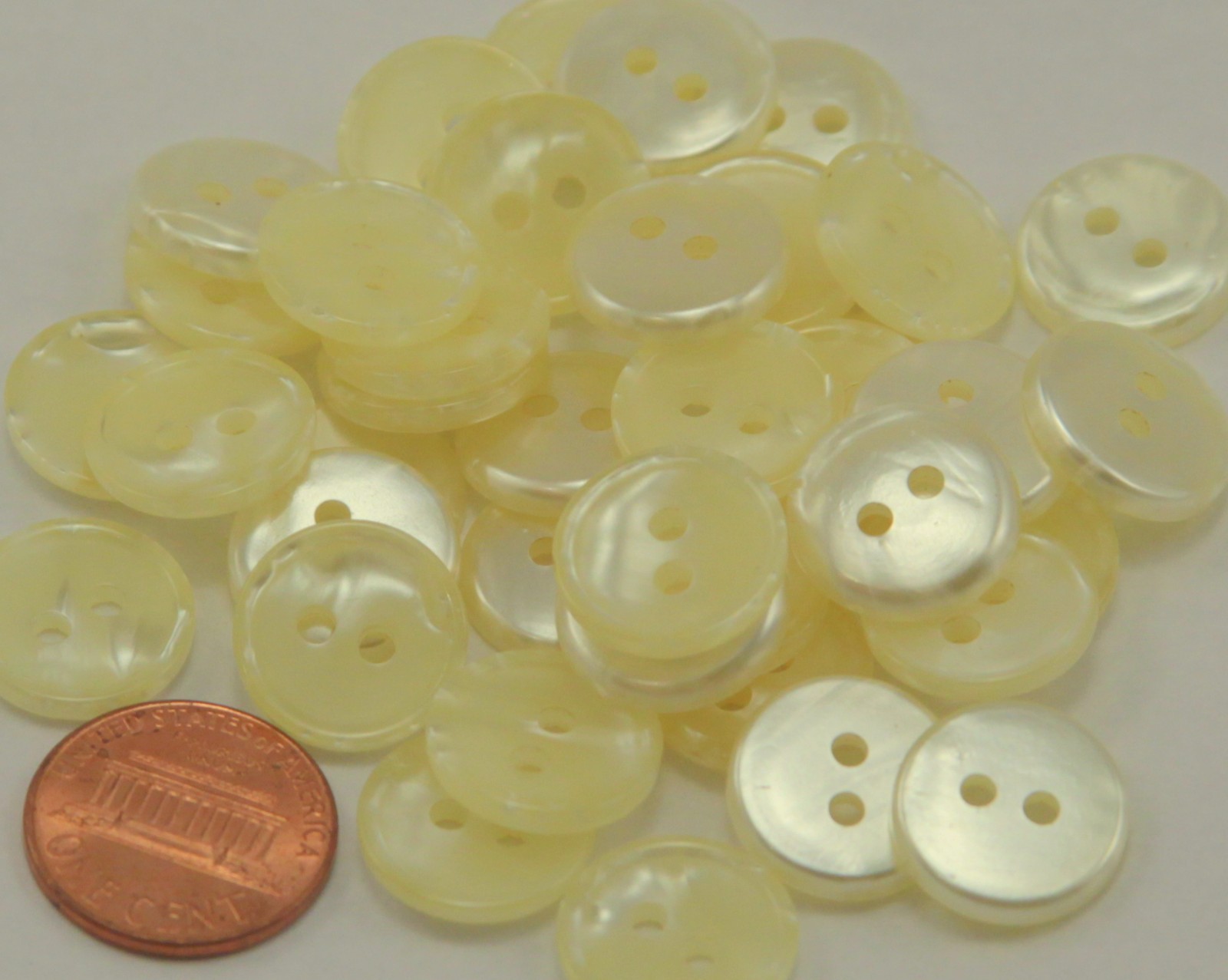 Lot of 24 Pearlized Creamy Pale Yellow Plastic Buttons 9/16" 15mm ...