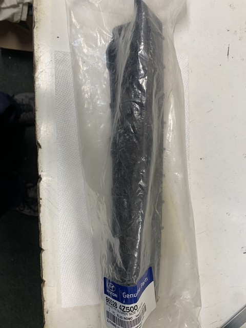 Hyundai OEM Santa FE Front Bumper Grille Grill-outer Bracket Right ...