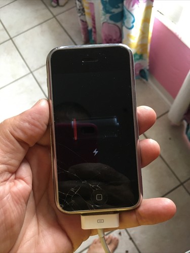 2007 Apple iPhone 1st Generation - 8GB A1203 See Pics And Description ...