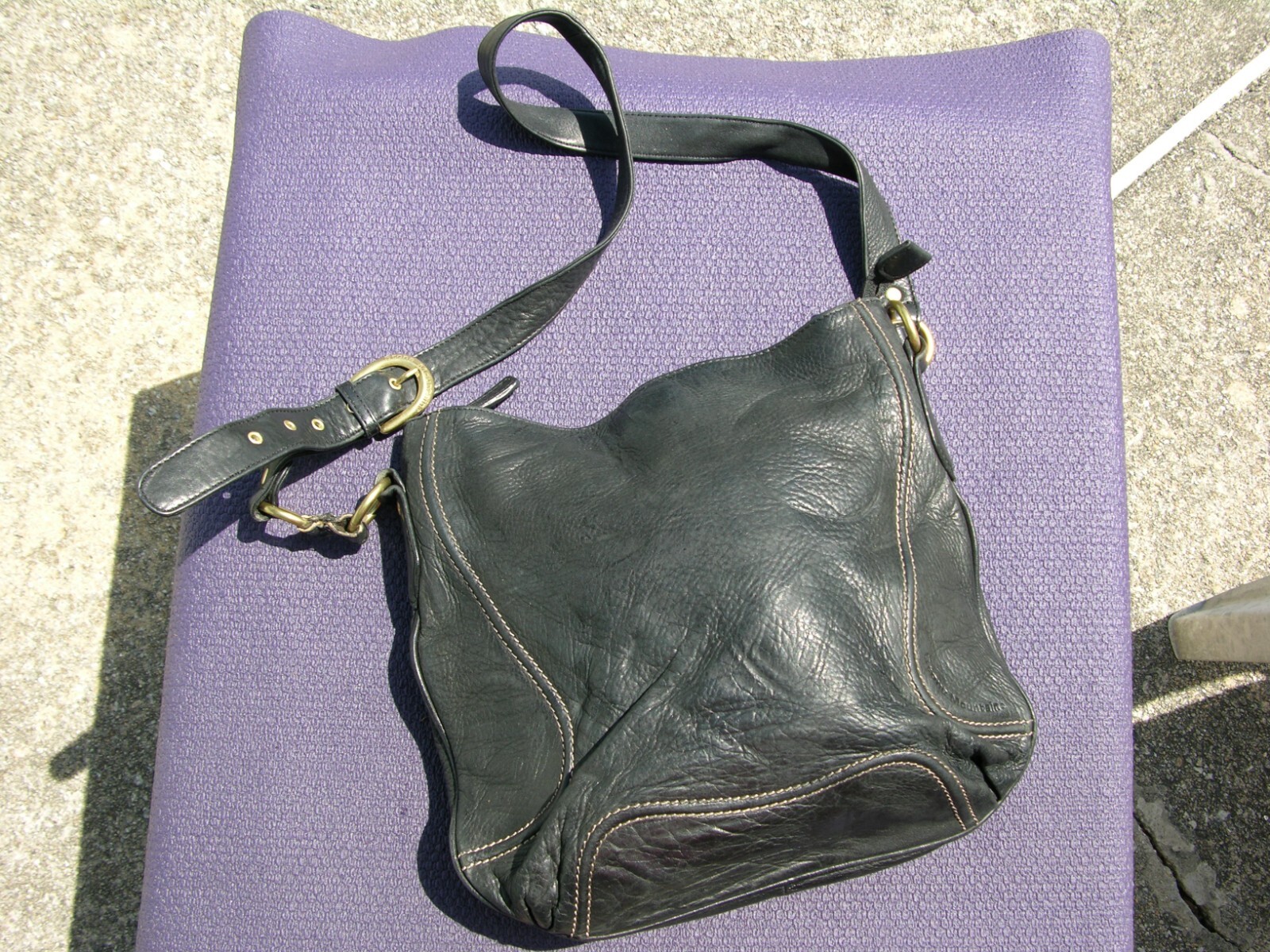BLACK TEXTURED LEATHER STONE MOUNTAIN BAG PURSE - Gem