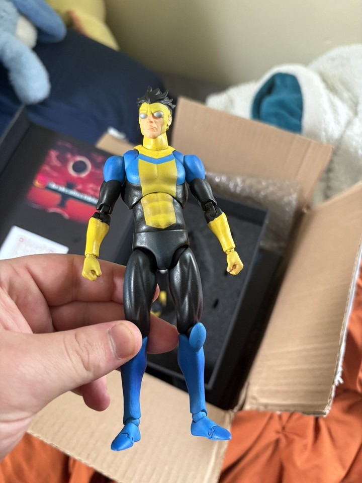 Invincible!! Custom Mafex Yellow Suit!! | eBay