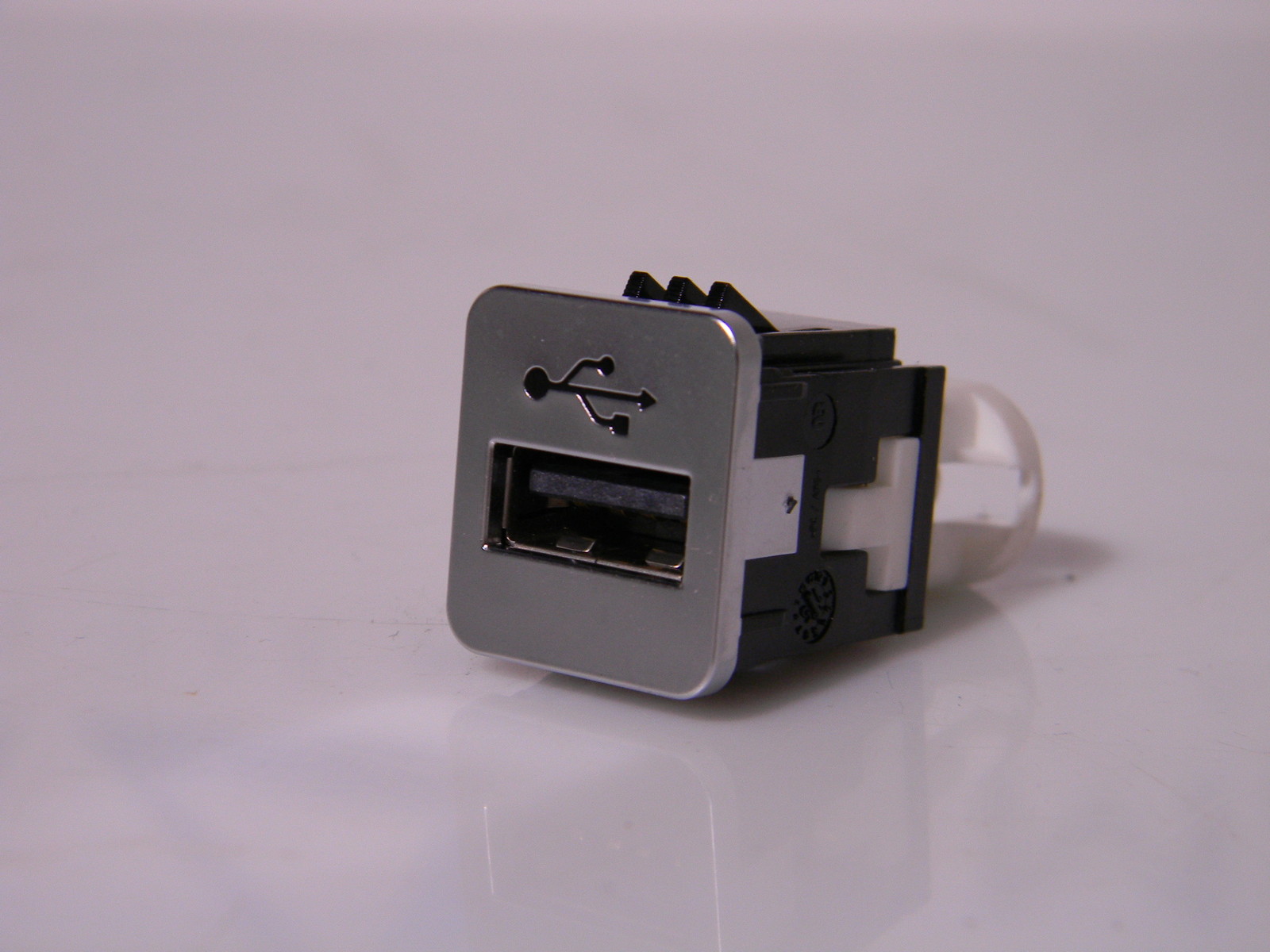 BMW USB Buchse Schaltbar Adapter 84109368857 / 9368857 | eBay