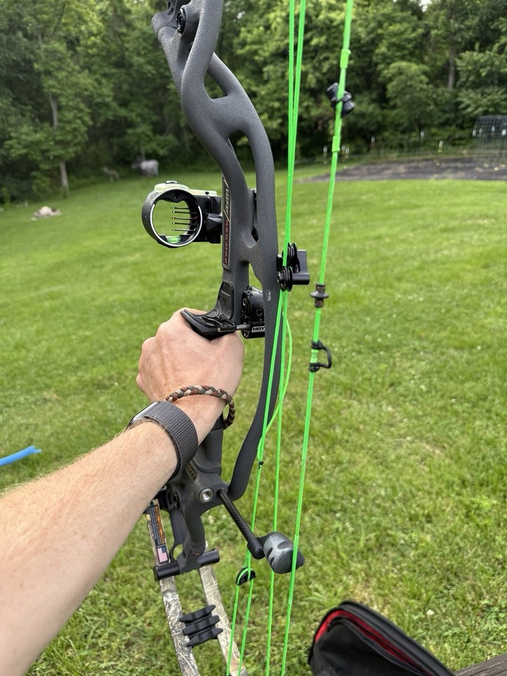 Hoyt RX-3 Ultra Right Hand Compound Bow/40-50Lbs/27-30 Inch Draw/MINT ...
