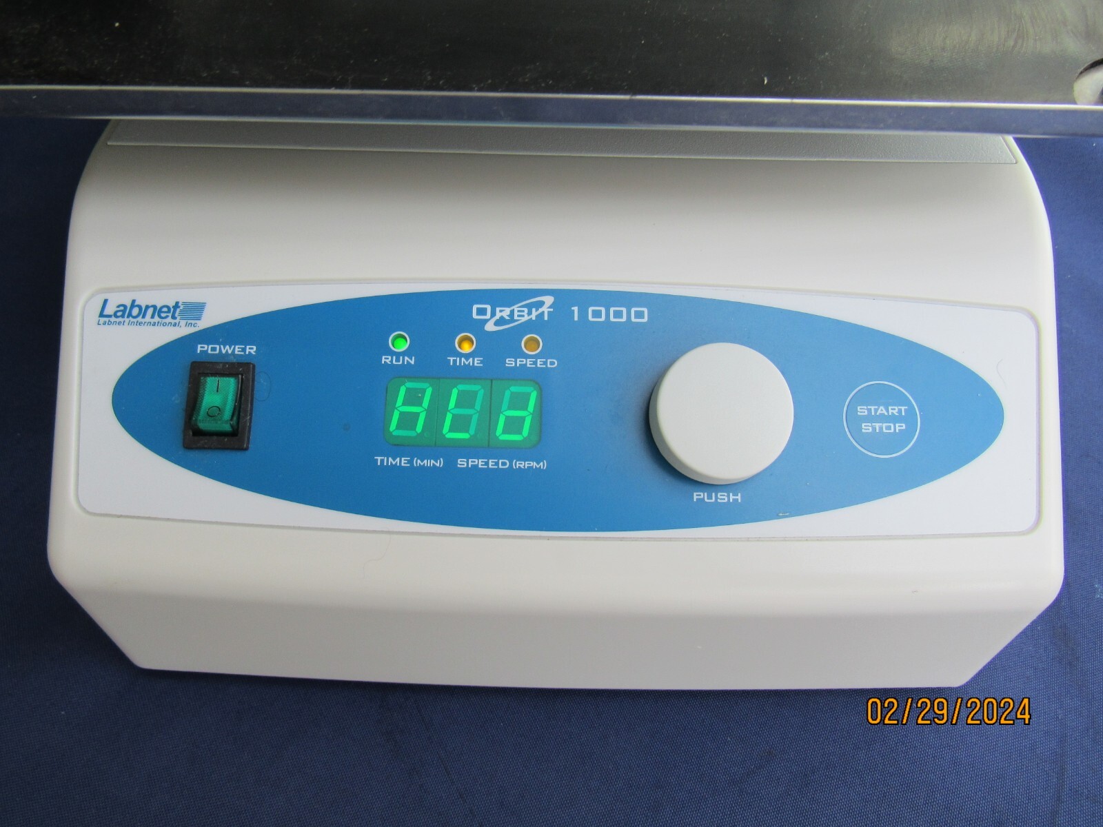 Labnet Orbit 1000 Multipurpose Dual Platform Digital Shaker S2030-1000B ...