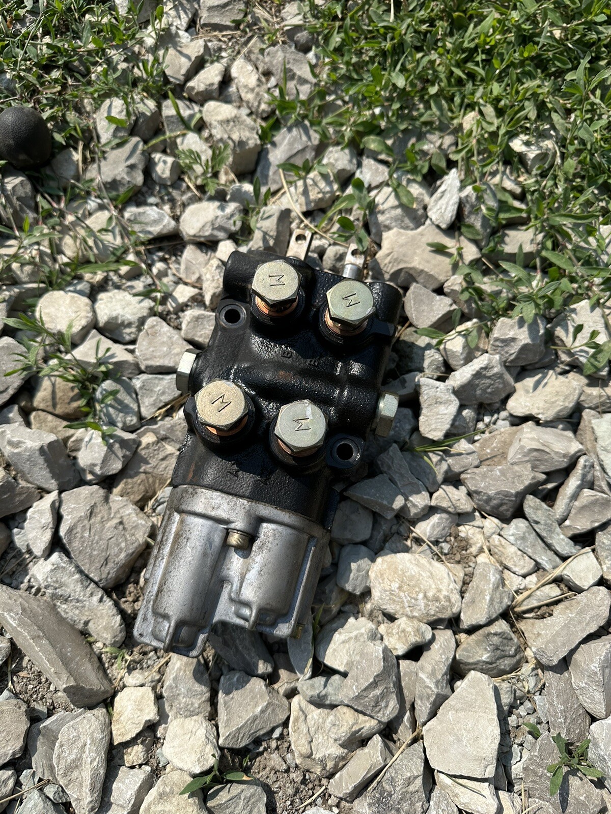 John Deere 2305 Hydraulic Loader Valve Tag #4458 | eBay