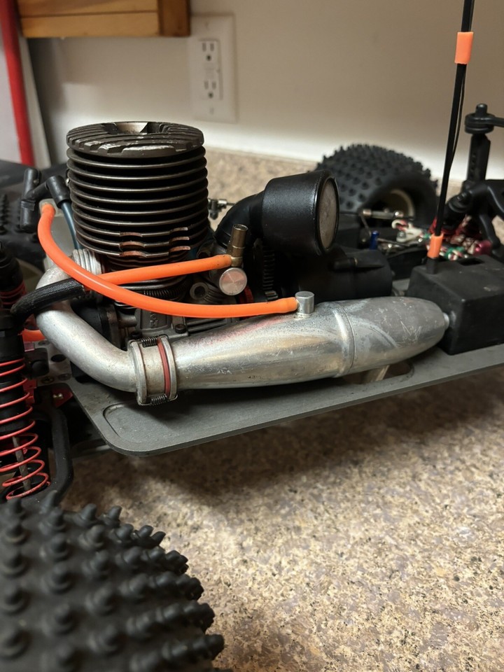 Vintage Nitro Modified Big Block T Maxx Dynamite big Block chassis ...