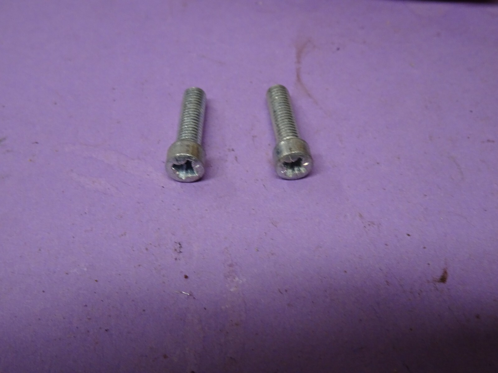 BSA TRIUMPH B25 TR25W ROCKER INSPECTION COVER SCREWS X2 40-0965 70-8086 ...