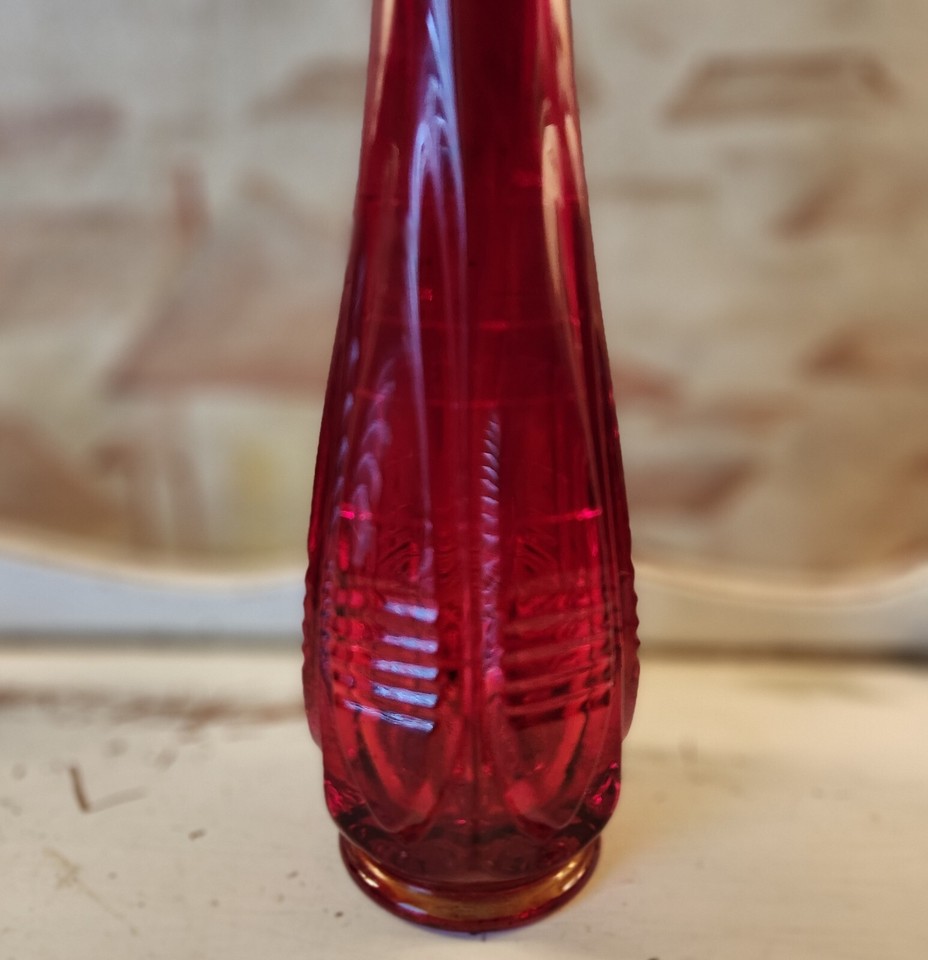 Beautiful Red Amberina Ruffle Glass 9 Inch Fenton Vase Glows Stunning ...
