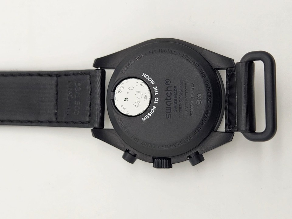 Omega x Swatch Snoopy Moon SO33B700 Black - New | eBay