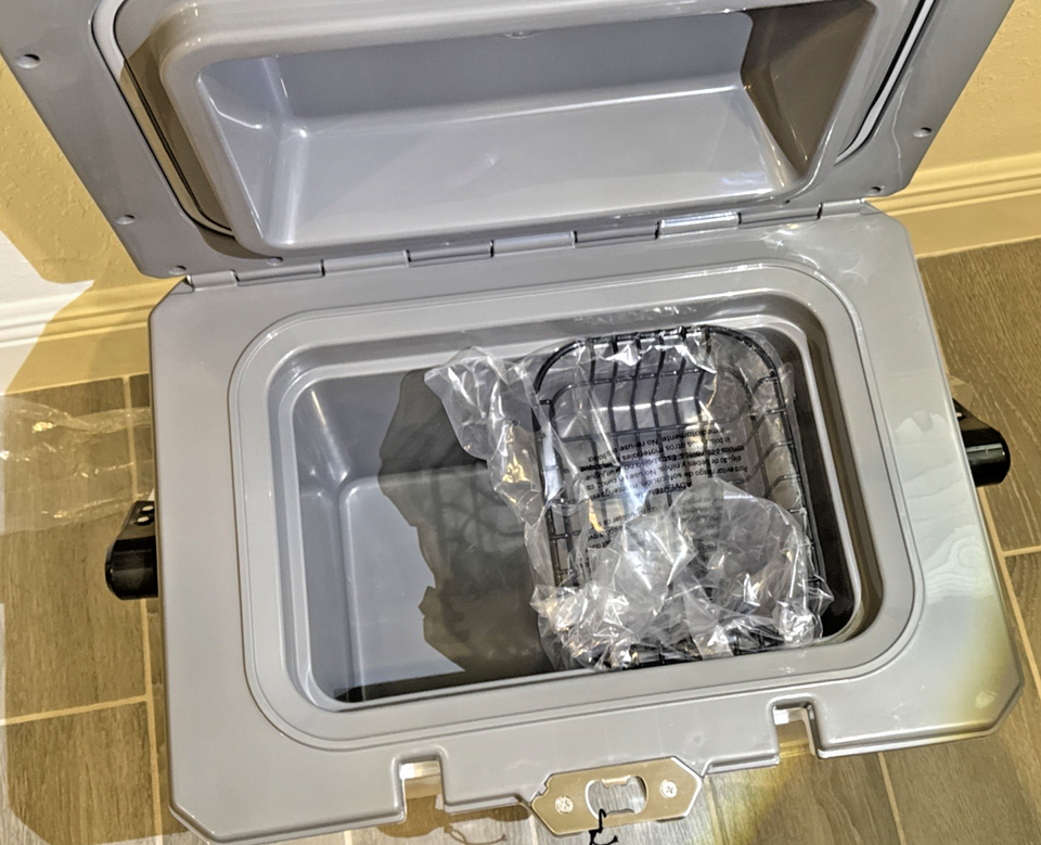 Labatt IGLOO IMX 24 qt. Hard Cooler - White Buffalo Bills Backers New ...