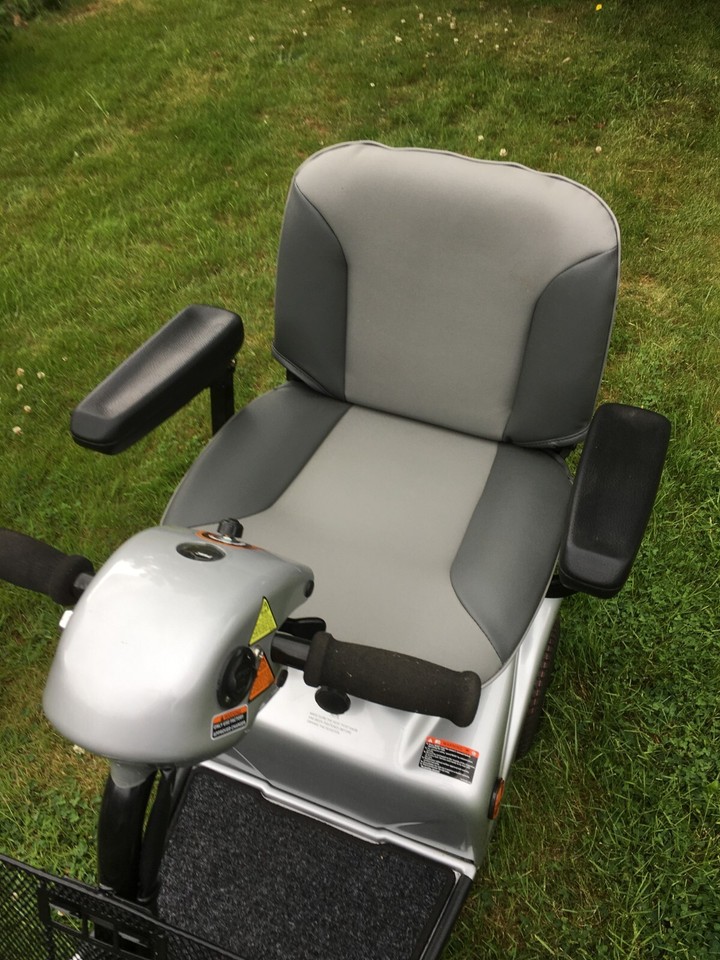 RASCAL 388 STANDARD MOBILITY SCOOTER - SILVER - UNUSED - VERY GOOD ...