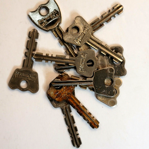 Lot of 10 Vintage Misc Master Lock Milwaukee Flat Pad Lock Keys ...