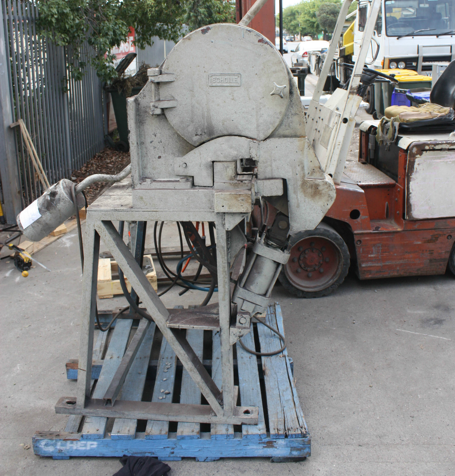 SCHOLLE 3 phase 18.5KW Heavy duty friction saw cut off machine 400mm ...