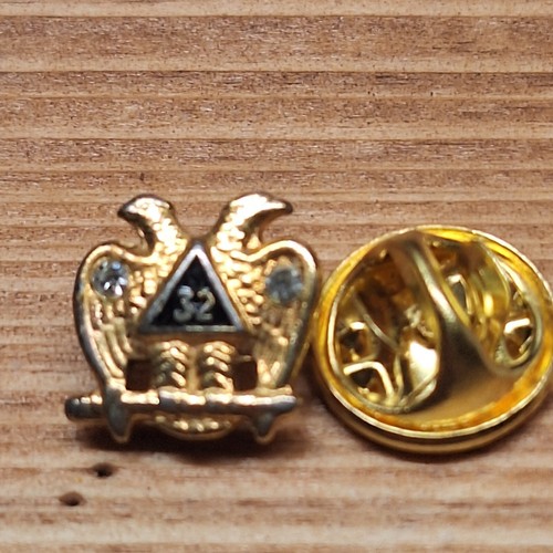 SMALL SCOTTISH RITE 32ND DEREE WITH 2 FAUX DIAMONDS LAPEL PIN (about 1/ ...