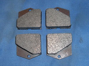 JAGUAR DAIMLER HANDBRAKE PADS FITS XJ6 XJ12 XJS & SER 3 E-TYPE. GDB709 ...