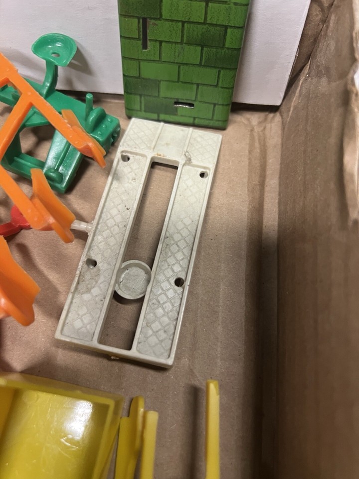 Large lot miscellaneous Vintage Marx farm set play parts people Animals ...