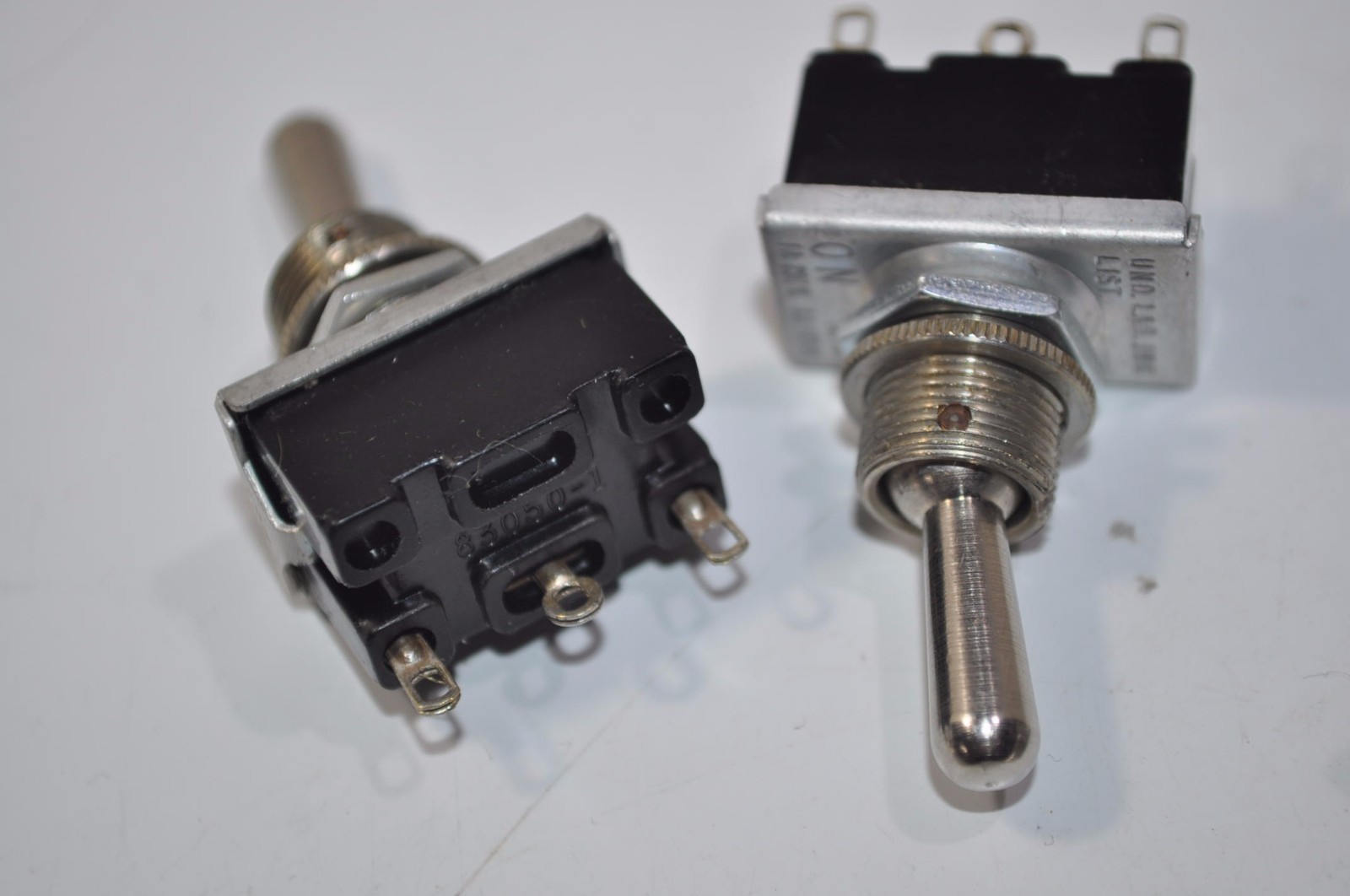 Lot of 5 Arrow Hart Toggle Switch On-Off 3A 125VAC / 1A 250 VAC - 83050 ...