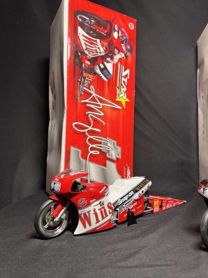 01 Angelle Seeling Autographed Bike +01 Antron Brown & 01 Hayabusa.1:9 ...
