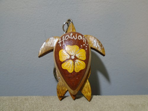 HANDMADE WOODEN HAND PAINTED HAWAII SEA TURTLE 2” KEY RING UNBRANDED ...