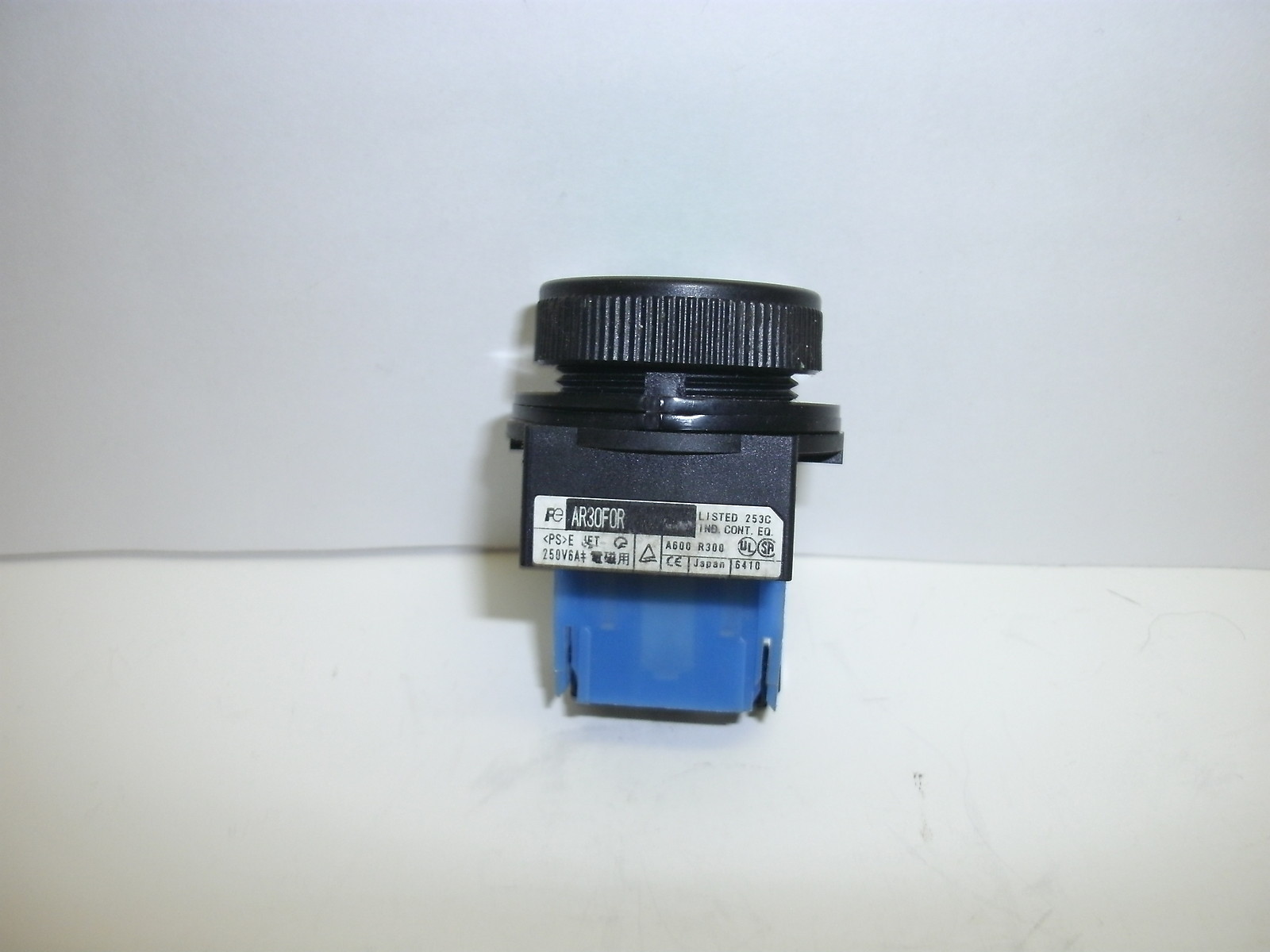 FUJI ELECTRIC AR30FOR-10G PUSH BUTTON 2POS MOMENTARY ROUND FLUSH HEAD ...