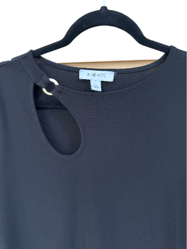 NINE WEST LADIES BLACK TOP WITH CUT OUT ON TOP WITH GOLD LOOP- SIZE ...