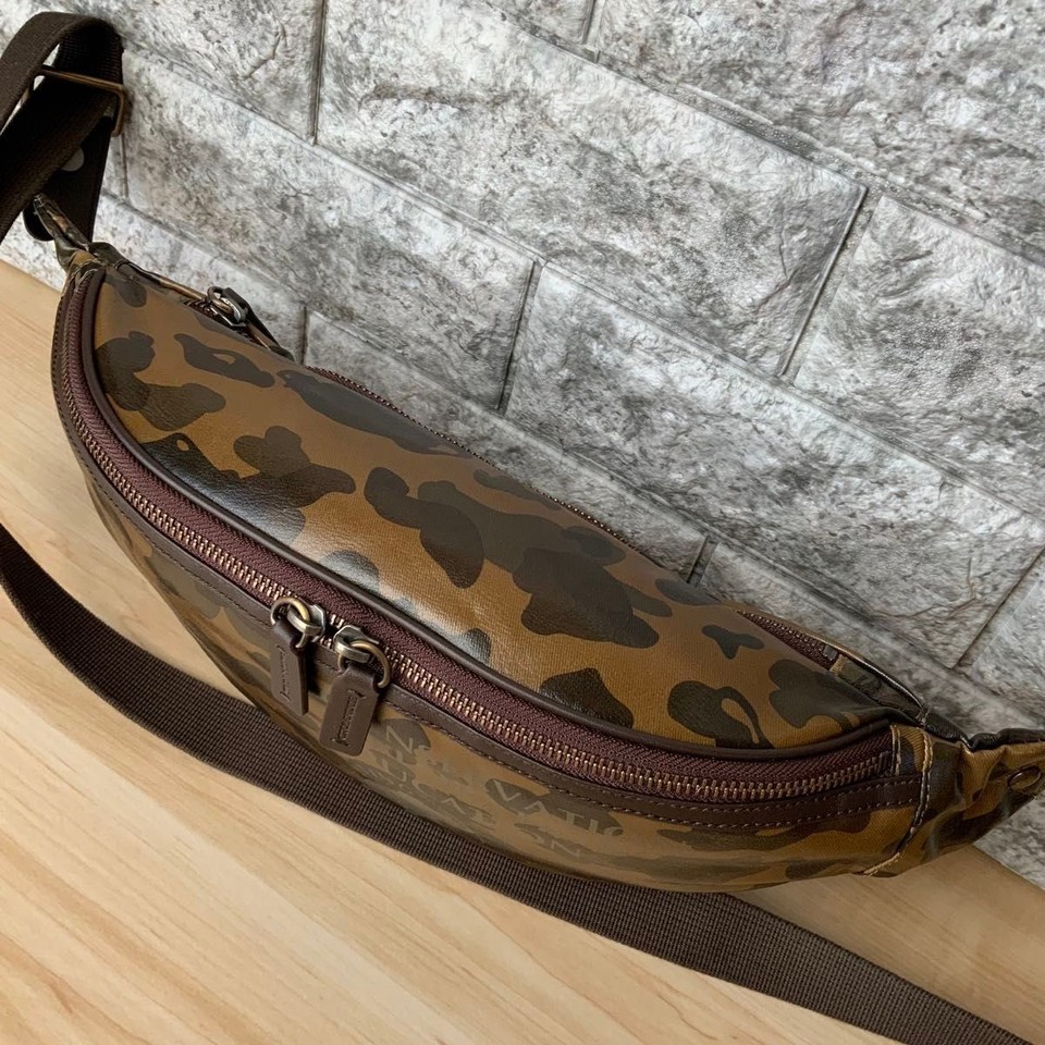 HUNTING WORLD Logo Camouflage PVC Marsupio Unisex Usato dal Giappone | eBay