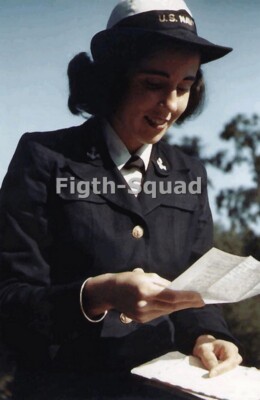 WW2 Picture Photo 1943 Woman WAVES seaman reading a letter 6x4in 7275 ...