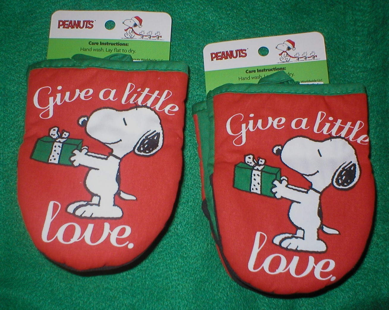 SNOOPY MINI OVEN MITTS GIVE A LITTLE LOVE 2 SETS | eBay