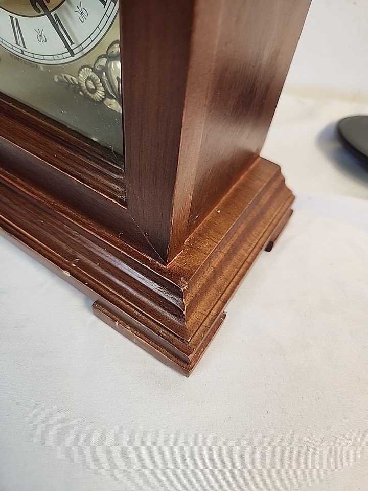 Vintage Wood Daniel Dakota Quartz Mantle/ Table Clock Westminster Chime ...