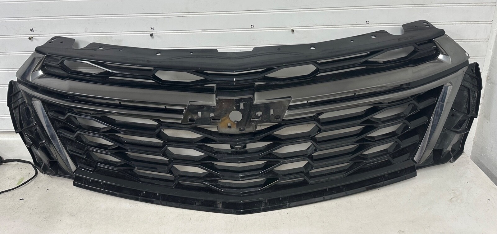 2022 2023 CHEVROLET TRAVERSE FRONT BUMPER UPPER GRILLE W/O EMBLEM ...