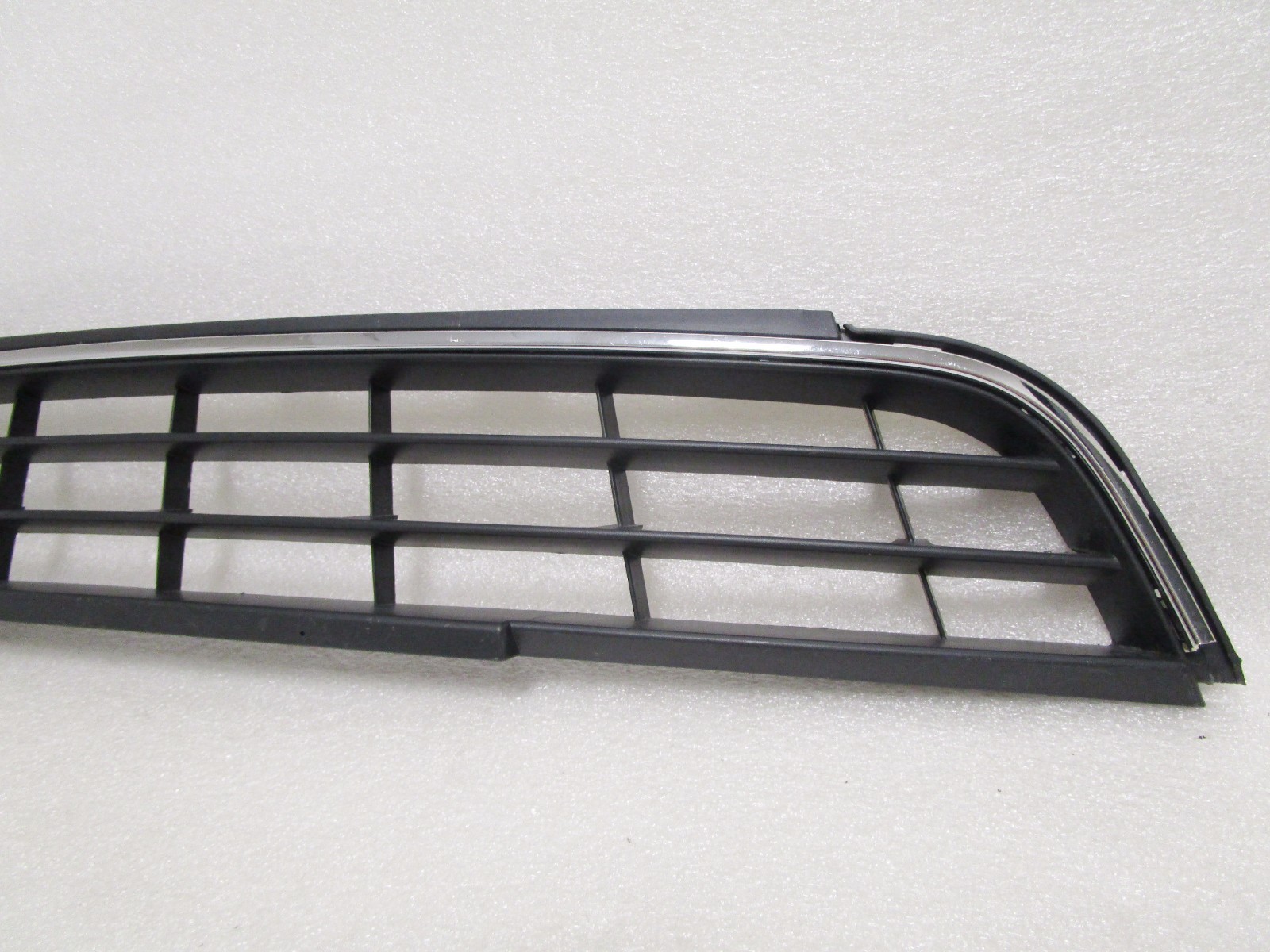 VOLKSWAGEN JETTA LOWER FRONT BUMPER GRILLE 4VF 16D 853 677 | eBay