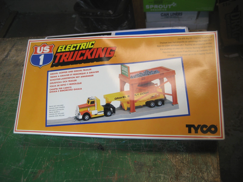 TYCO HO SCALE US 1 TRUCKING SLOT CAR Gravel hopper and Gravel trailer ...