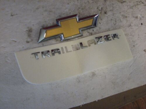 GENUINE OEM 2021-2023 CHEVROLET TRAILBLAZER REAR EMBLEM LOGO BADGE ...