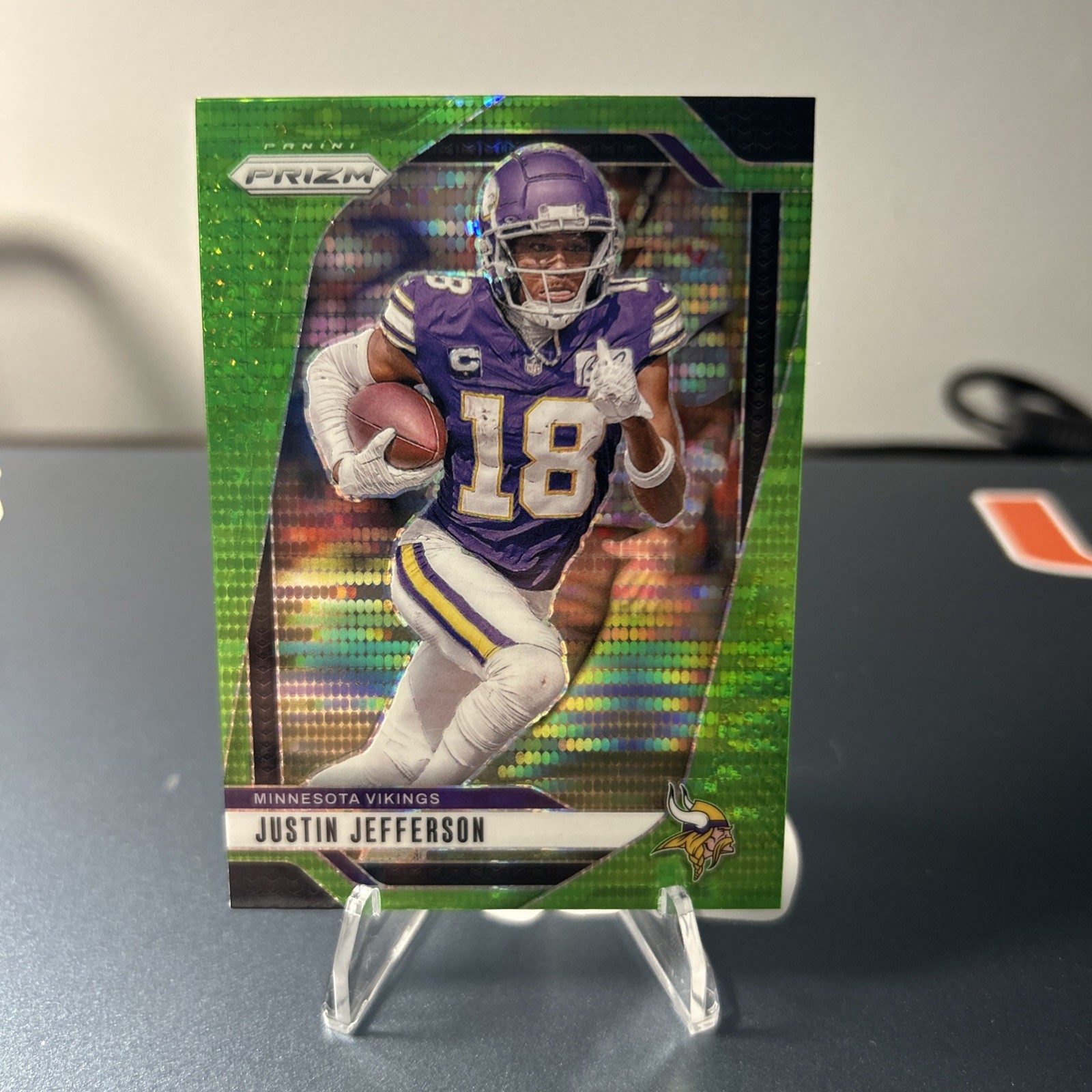 Justin Jefferson 2024 Prizm #187 Neon Green Pulsar Price Guide - Sports ...