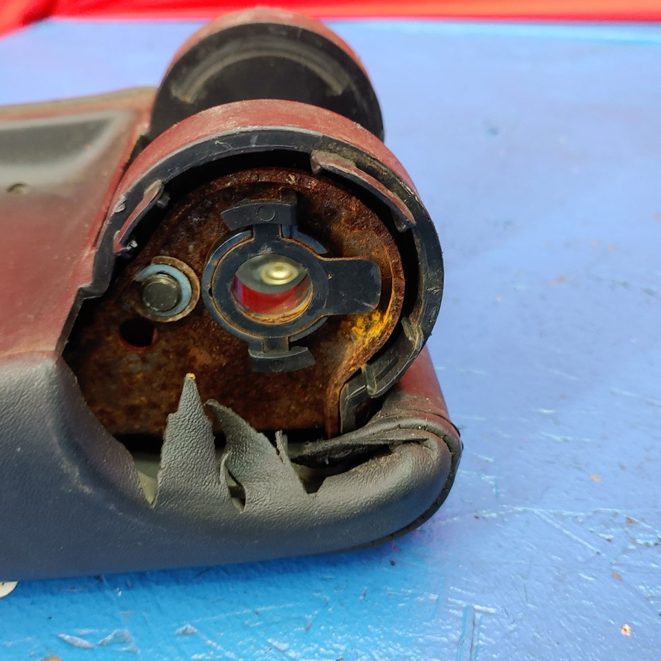 01-05 Lexus IS300 Center Console Lid Arm Rest Cover 58905-53040 Is300 ...