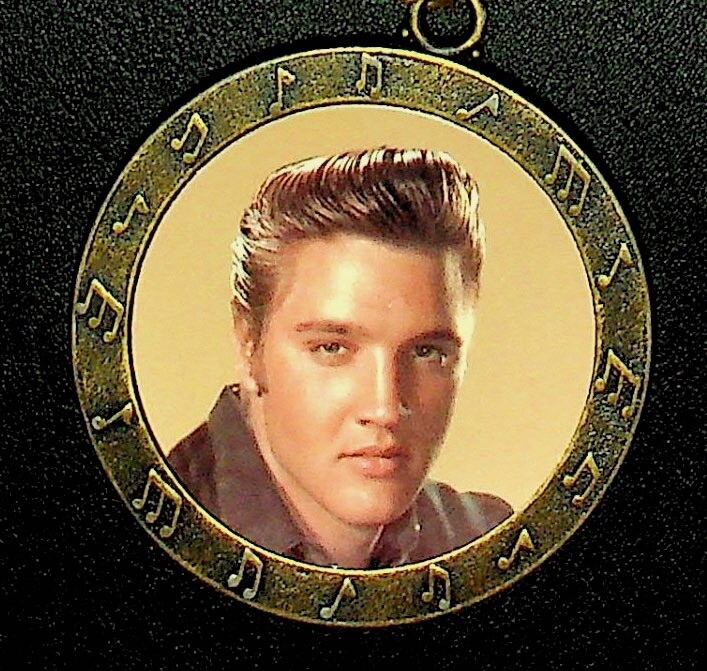 1977 ELVIS MEDALLION PENDANT & 1997 SOUVENIR - A21 | eBay