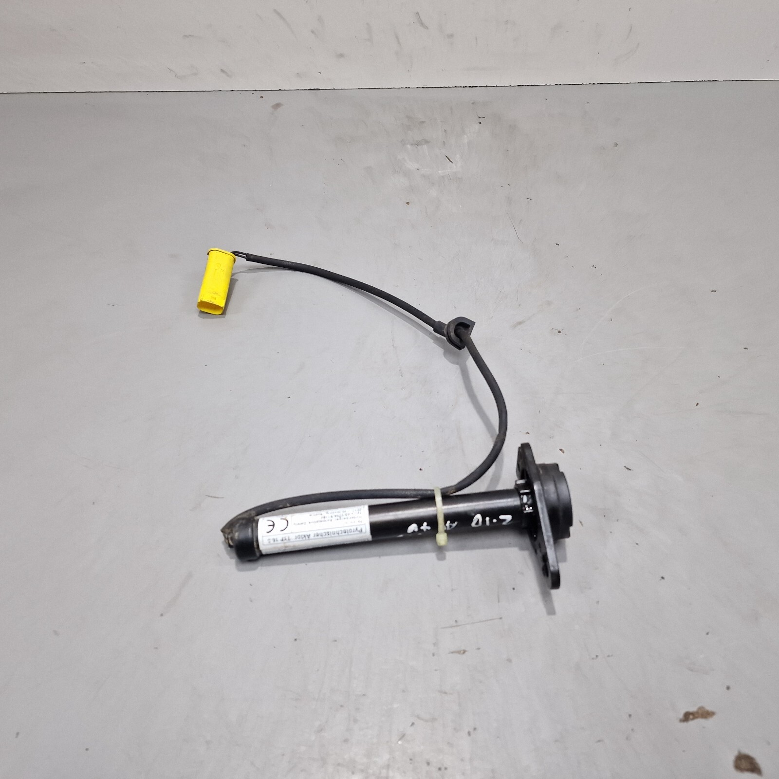 MERCEDES C CLASS C250 BONNET AIRBAG ACTUATOR 2018 AMG PASSENGER SIDE ...
